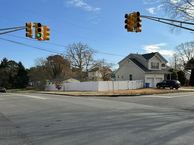 New Traffic Light Operating On Commonwealth Blvd. In Manchester ...