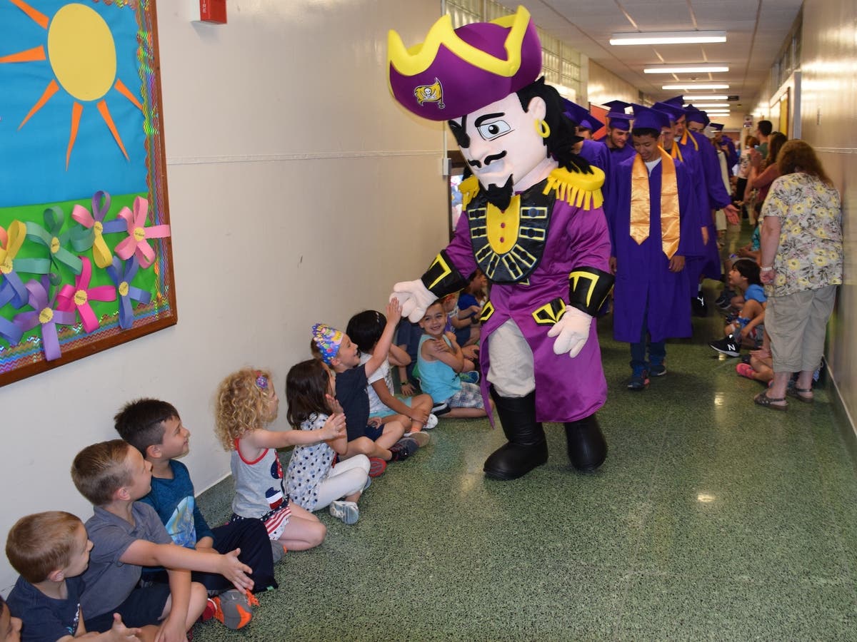 Islip Seniors Walk Halls Of Elementary School One Last Time | Islip, NY ...