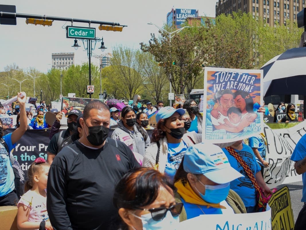Hundreds Of NJ Immigrant Workers March In Newark For Citizenship ...