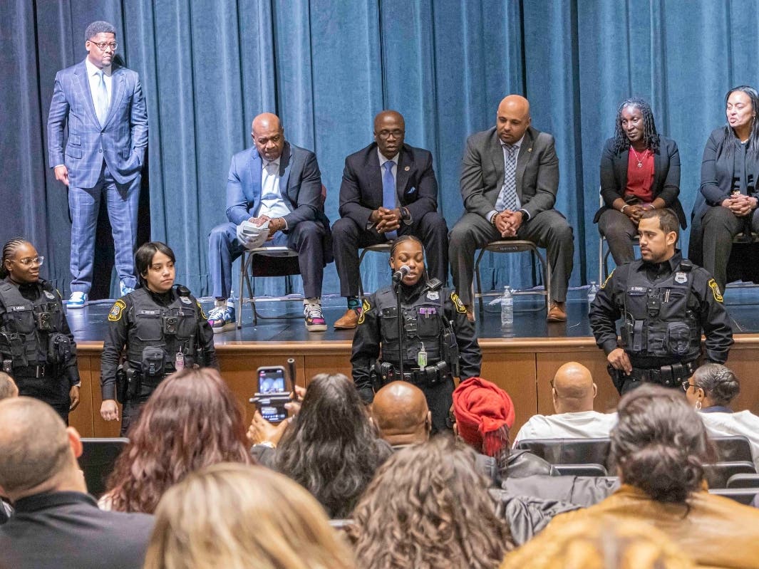 Wave Of New Police Officers Meet Their Community In Newark: VIDEO ...