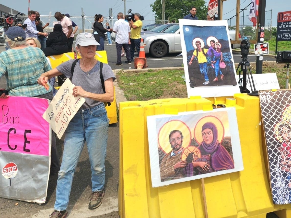 Visitors Languish In Scorching Summer Heat Outside ICE Prison In NJ ...