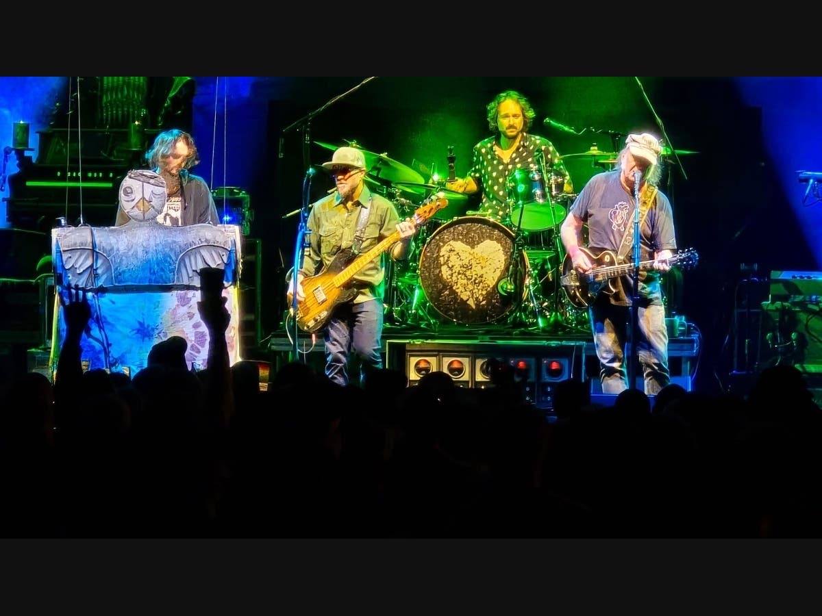 Neil Young takes on Trump in stunning Chicago show | Chicago, IL Patch