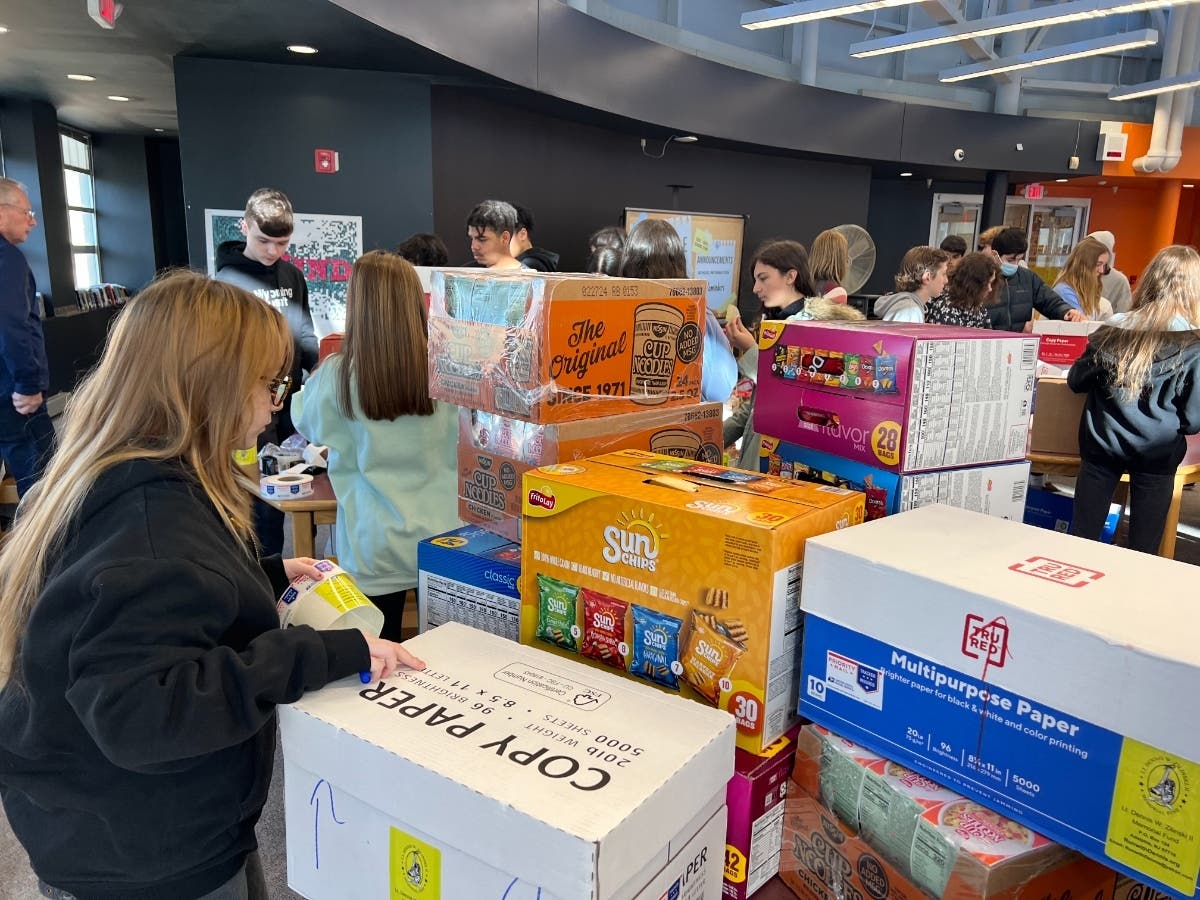 Thorne Middle School Students Send Care Packages To U.S. Troops ...