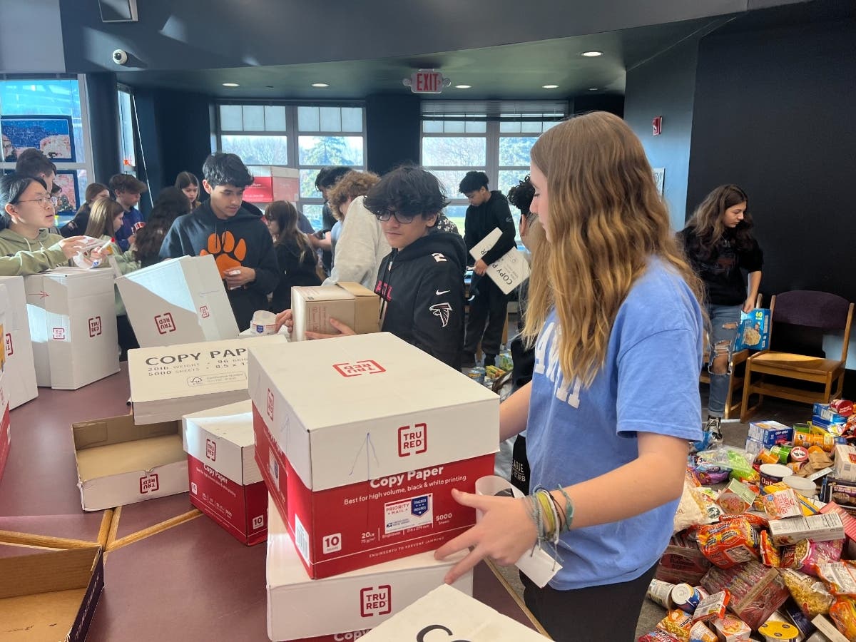 Thorne Middle School Students Send Care Packages To U.S. Troops ...