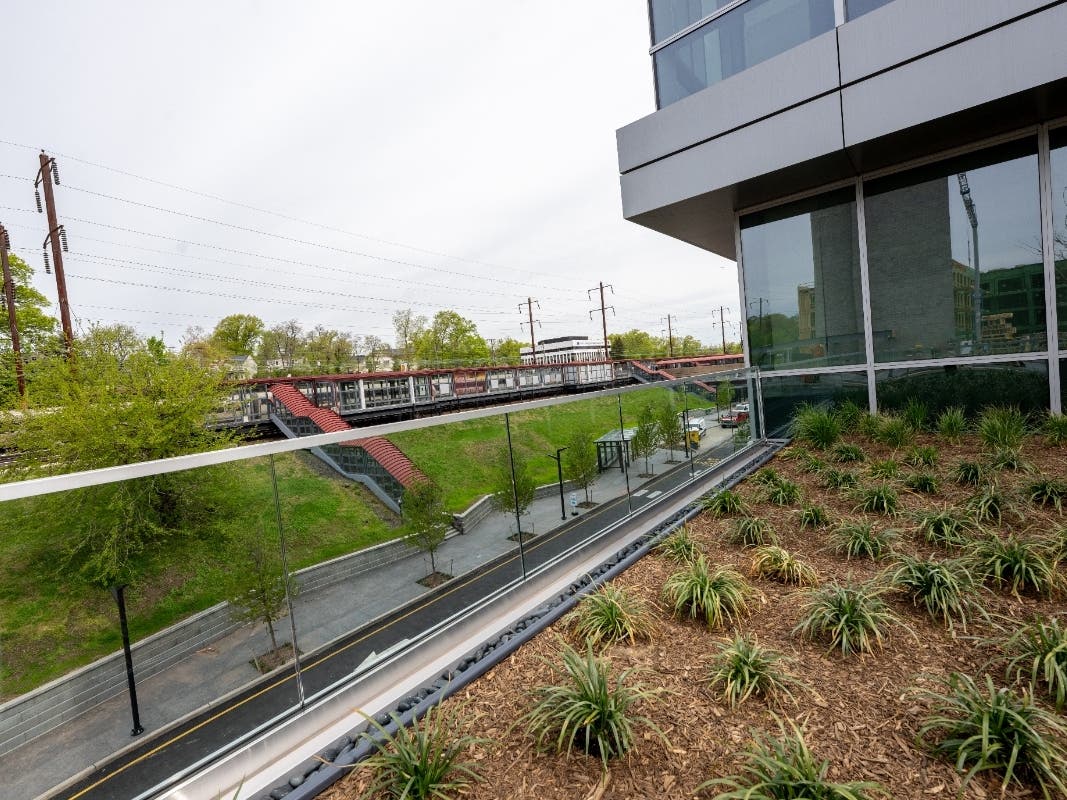 Hackensack Meridian's Health And Wellness Center At MetroPark Train ...