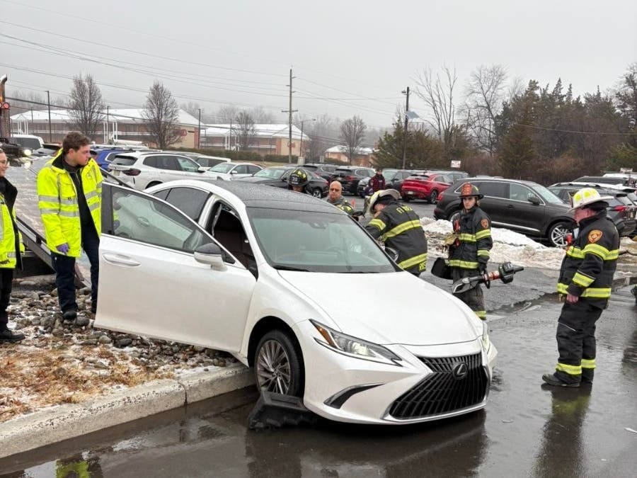 Driver Cuts Across Route 22, Crashes And Becomes Trapped In Bridgewater ...