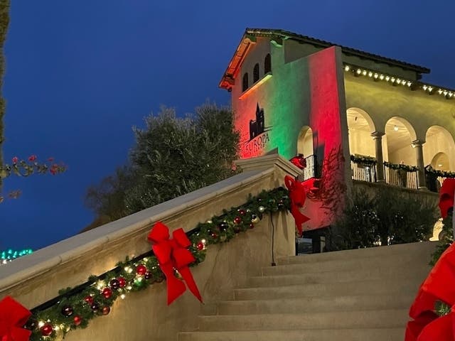 See Temecula's Best Christmas Decorations At Restaurants, Businesses In ...