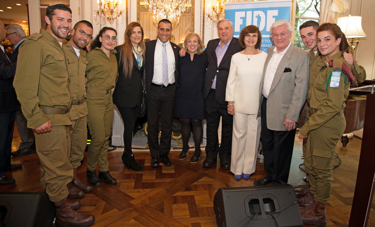 Israeli Paratroopers Visit Winnetka to Celebrate Israel's Independence ...