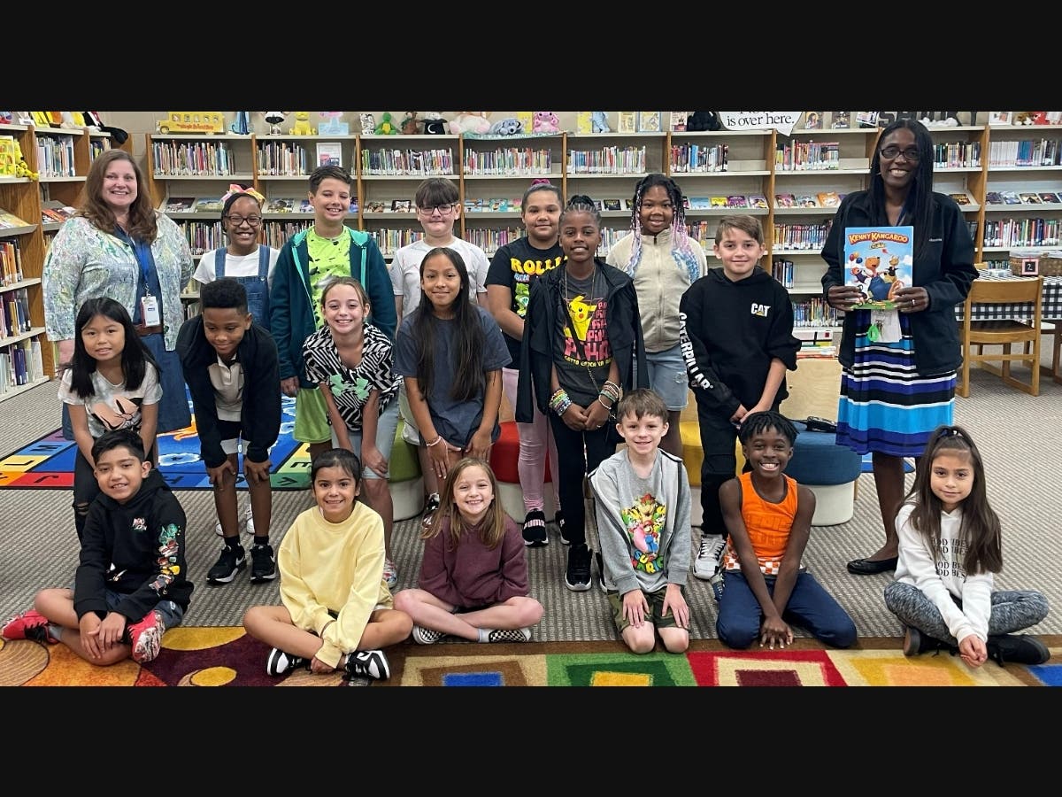 New Troy 30-C administrator shares her book with class | Joliet, IL Patch