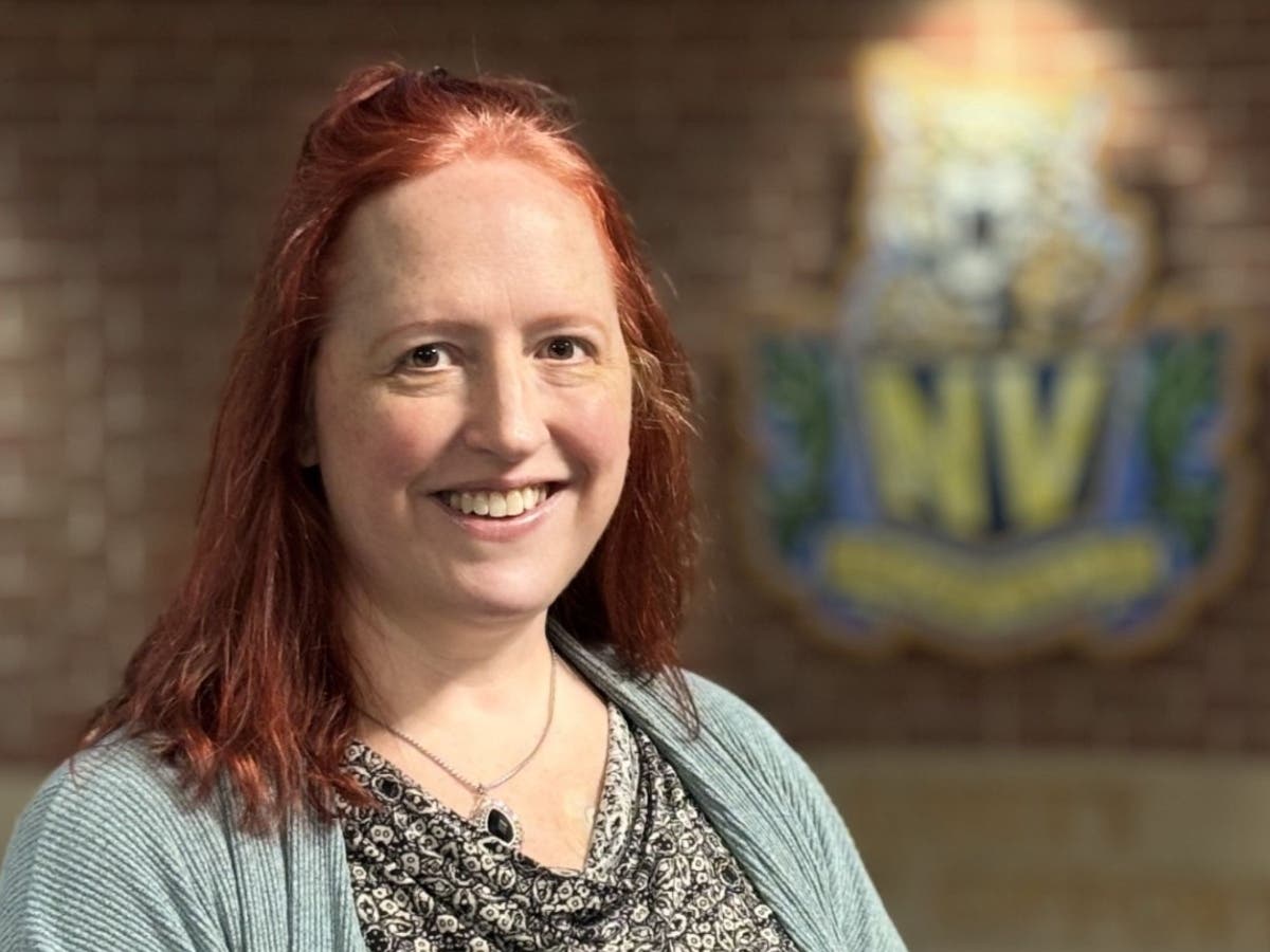 Neuqua Valley Teacher Selected As Finalist For Golden Apple Award ...