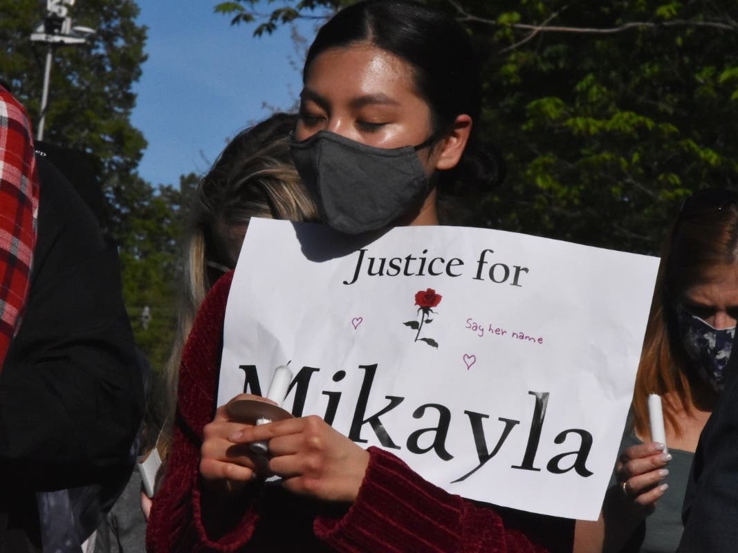 Mikayla Miller Vigil Draws Hundreds To Hopkinton | Holliston, MA Patch