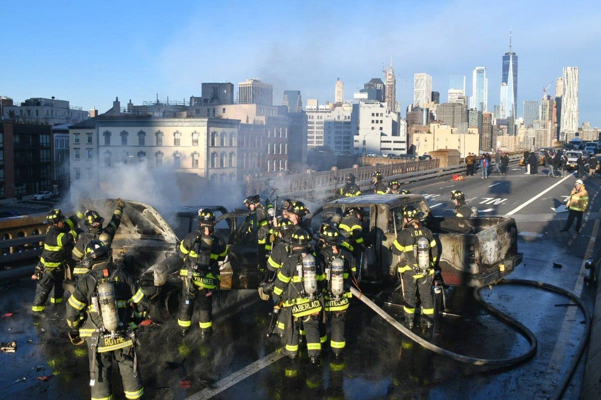 Brooklyn Bridge Car Fire Kills 1, FDNY Says | Brooklyn Heights, NY Patch