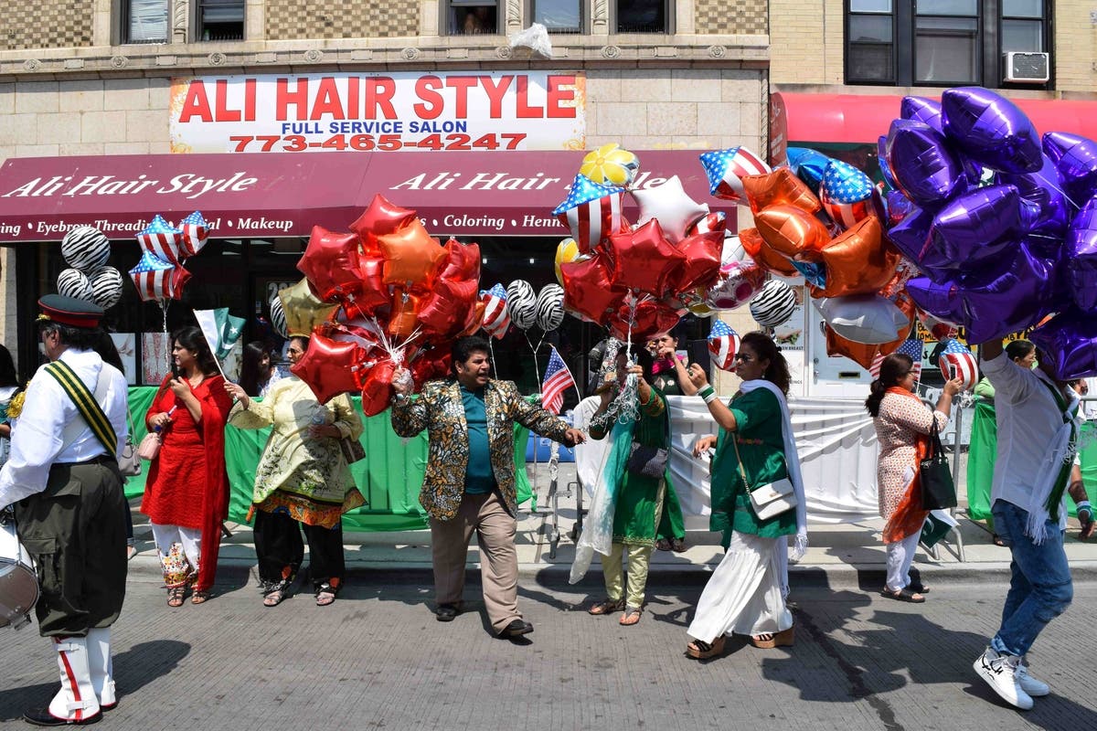 Thousands Celebrate Pakistan's Independence at Devon Ave Chicago | Des ...