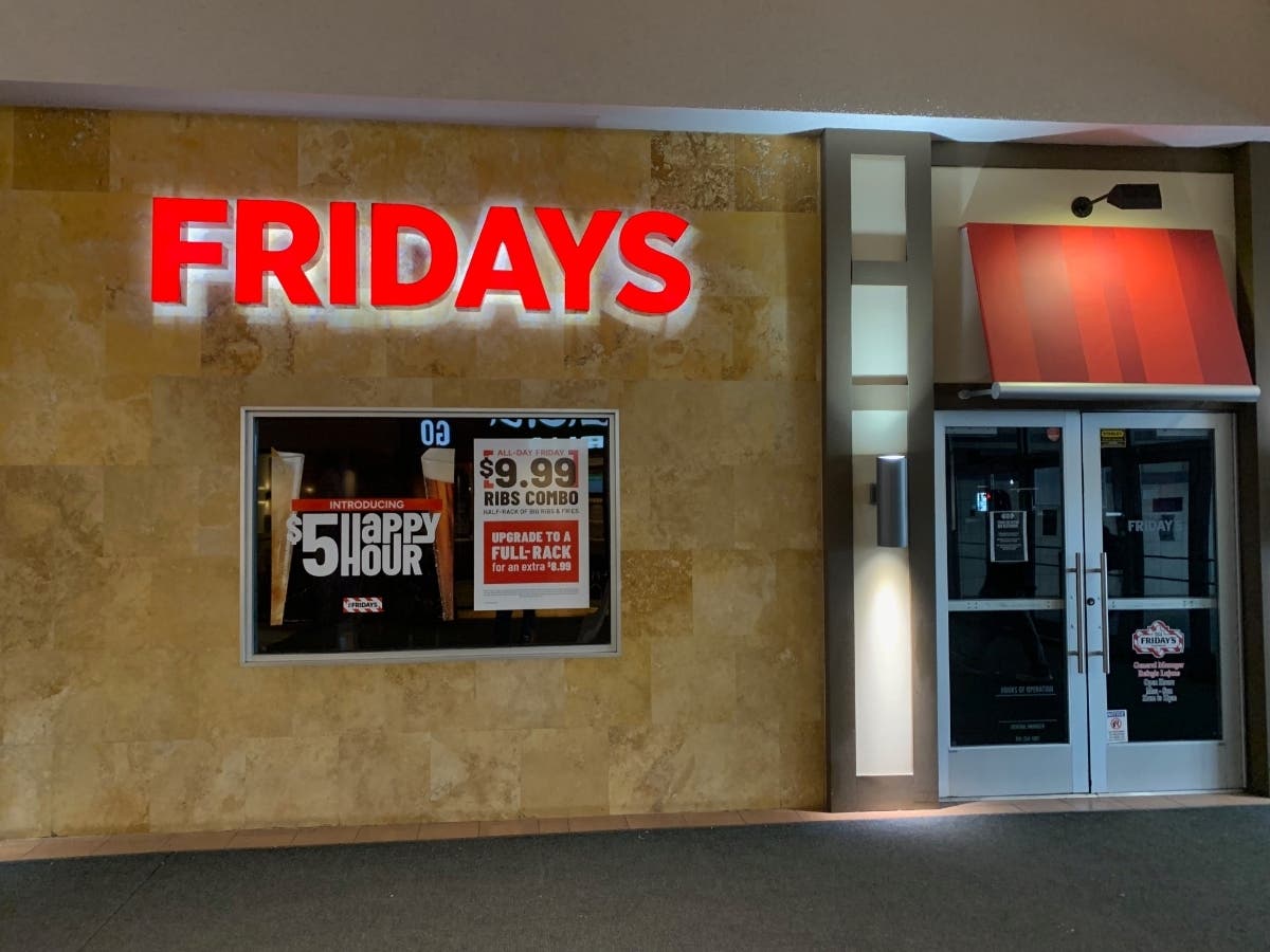 TGI Fridays Turns Off Its Lights Forever At Louis Joliet Mall: Photos ...