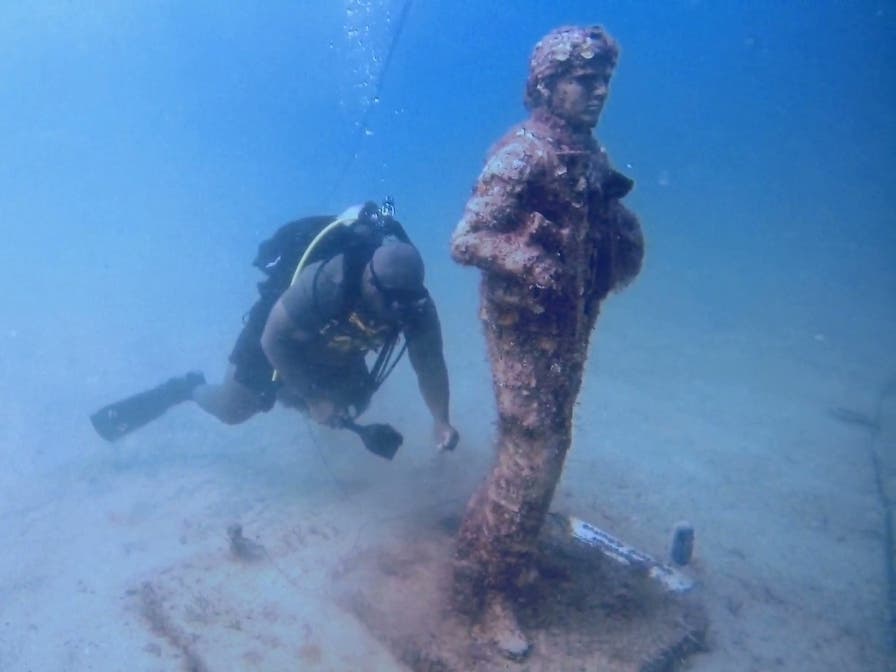 Disabled Veteran Scuba Divers Spruce Up Underwater Memorial ...
