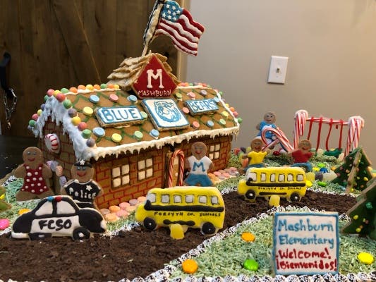 27 Amazing Gingerbread Houses To Get You Into The Holiday Spirit ...