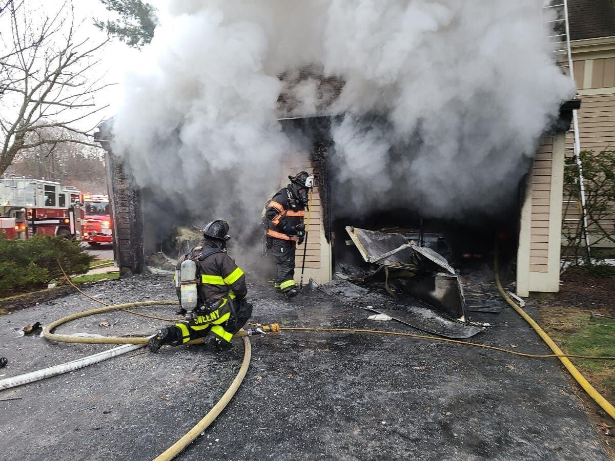 Family Displaced, 1 Critically Injured, In Danbury Townhouse Fire ...
