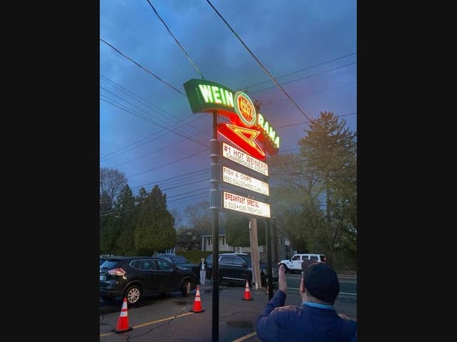WATCH: Wein-O-Rama Sign In Cranston Lights Up Once Again | Cranston, RI ...