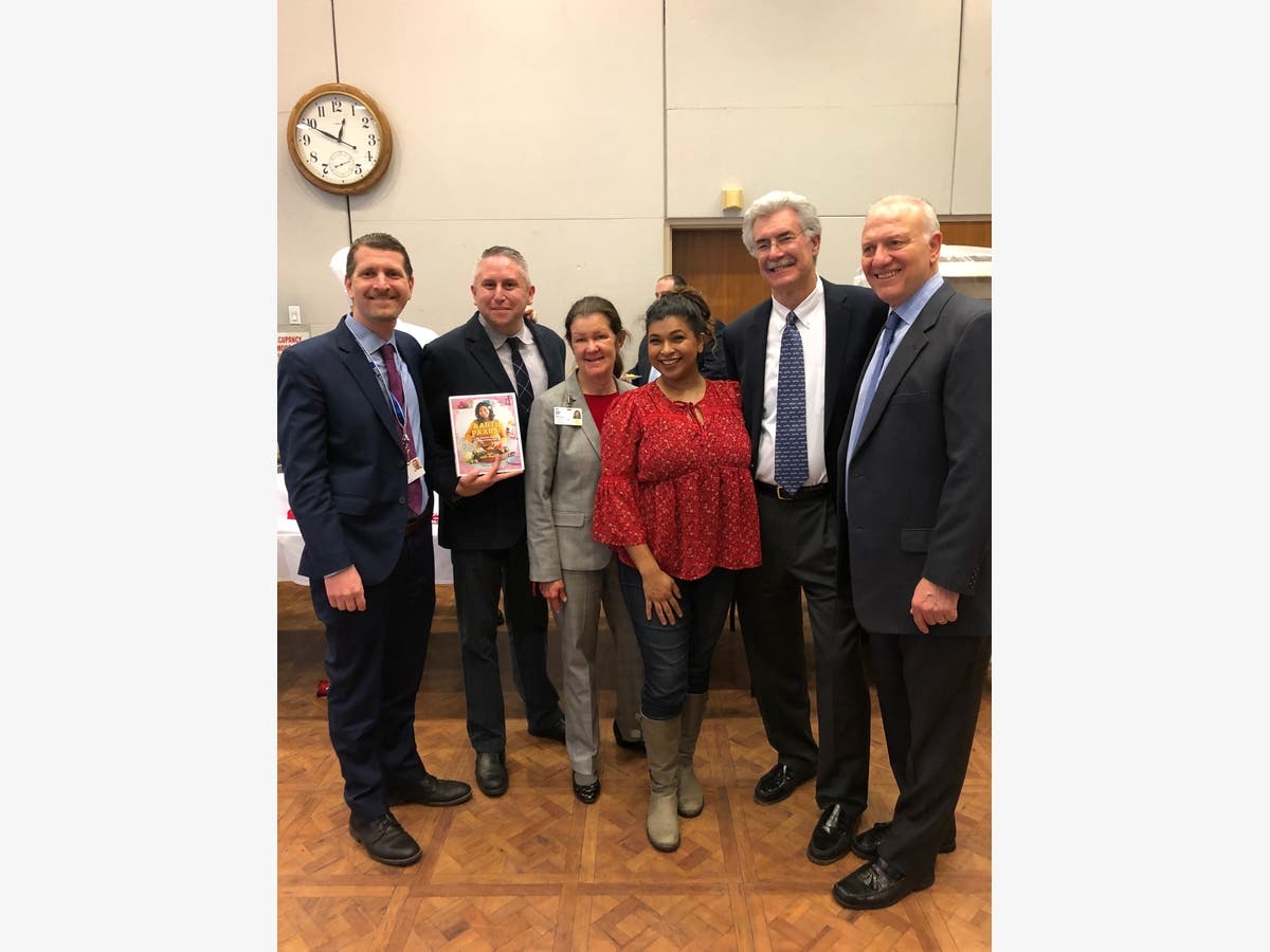 Celebrity Chef Aarti Sequeira Visits Upper West Side Seniors | Upper ...