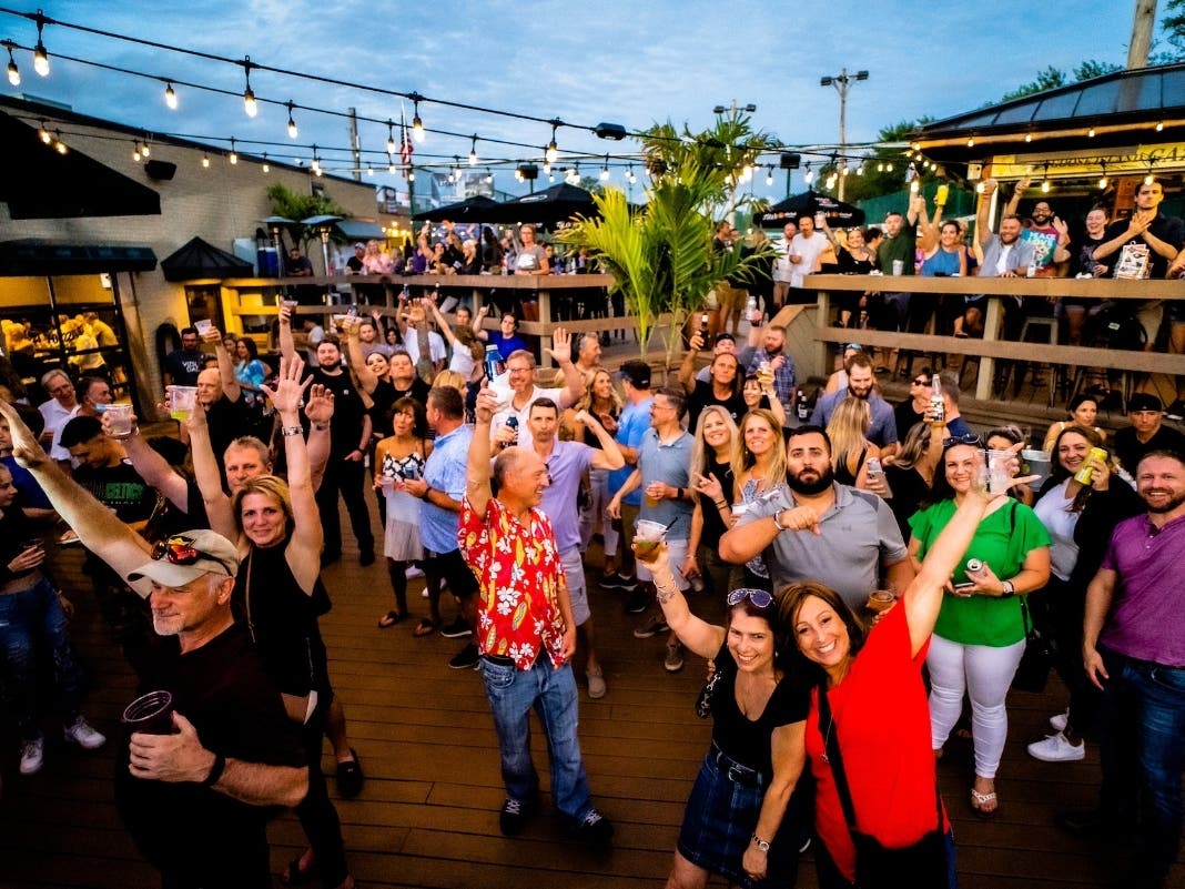 Sideouts improves outdoor concert area, books national acts | Lake ...