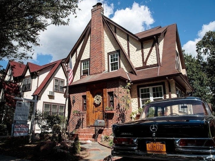 Donald Trump's Childhood Home In Queens Taken Off Auction: Report ...