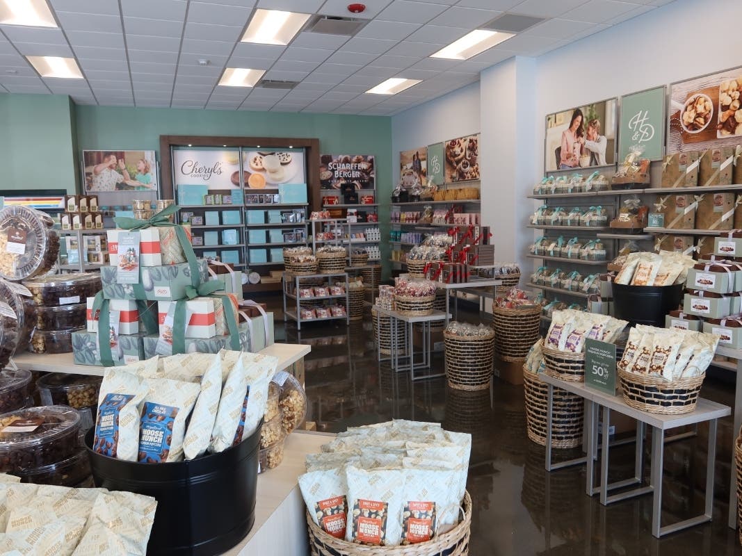 Harry & David Store Opens In Huntington Station | Huntington, NY Patch