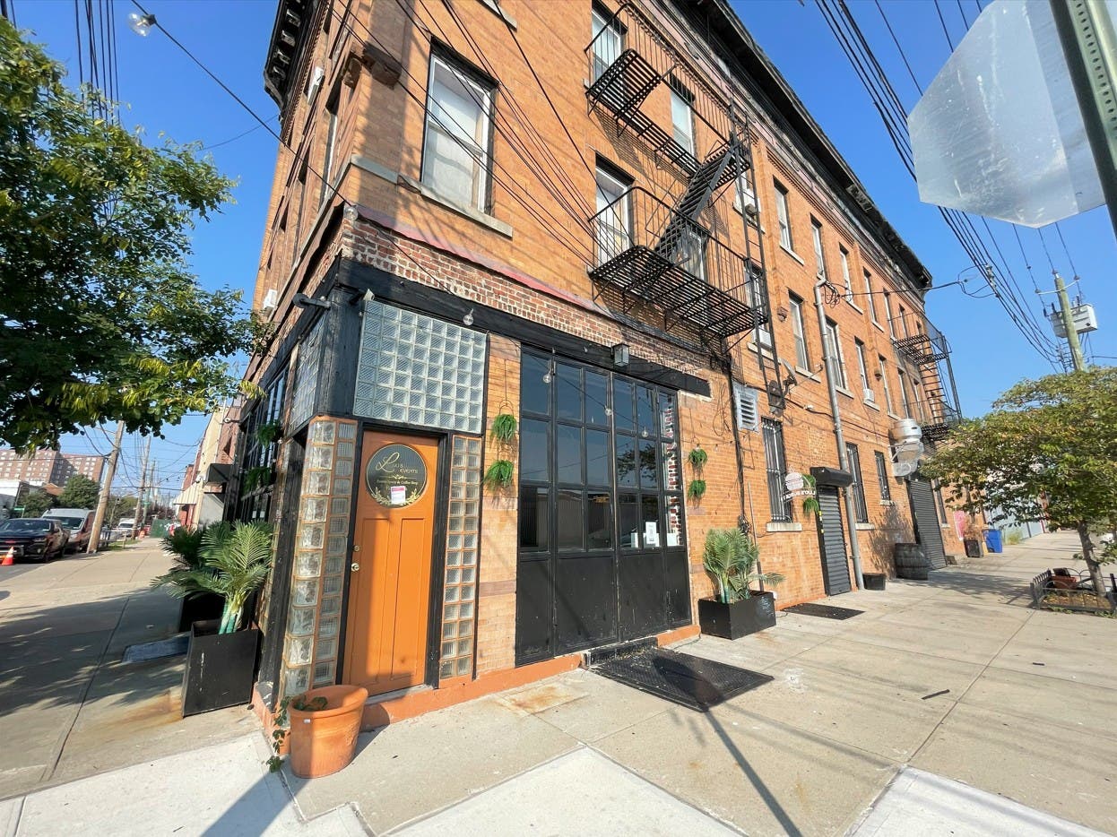 Red Hook rarity—ground floor corner now available! - Gowanus, NY Patch