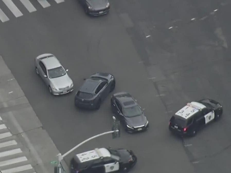 San Francisco Police Officer Hit By Fleeing Driver In Oakland | San ...