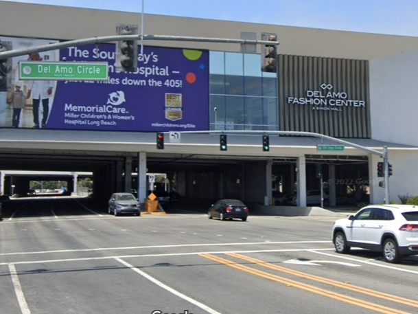 Brawl Involving 1,000 Juveniles Breaks Out At Del Amo Fashion Center ...