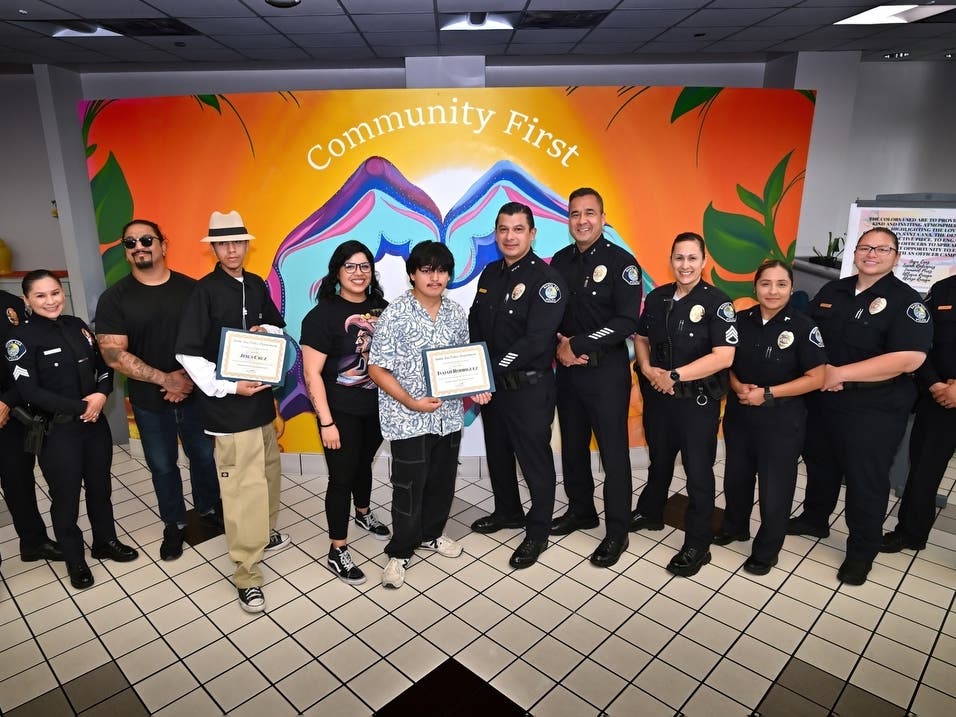 Police receive heartfelt message from new mural in Santa Ana PD cafe ...