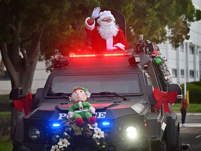 Santa Claus visits the Santa Ana Police Department for pancakes ...