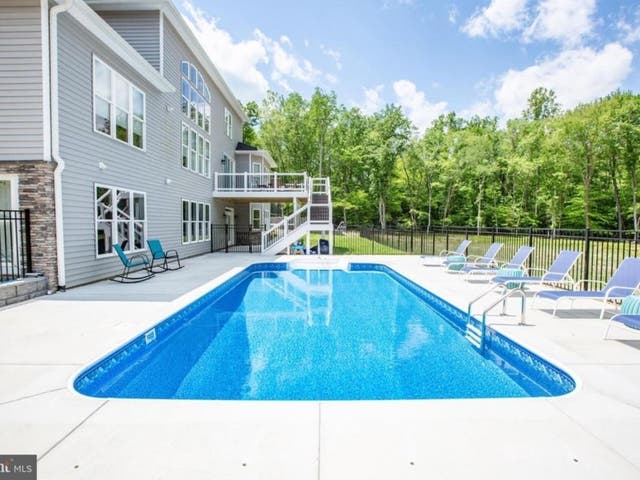 Stay Cool This Summer In These Backyard Pools: VA/DC Dream Homes ...