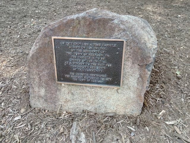 Remembering Herndon's History: Town Buries Millennium Time Capsule ...