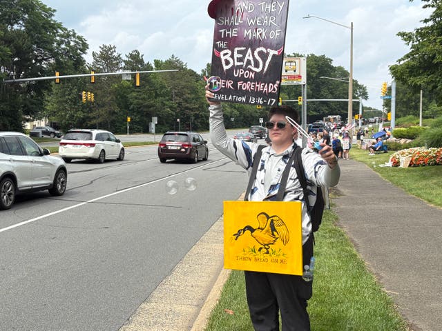 Large Crowds Protest Peacefully At No Kings Rallies Across Fairfax ...