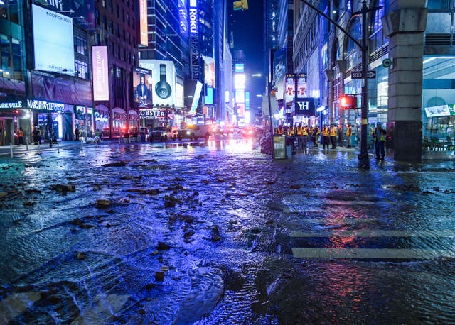 Times Square Water Main Break Floods Subways: See The Shocking Photos ...