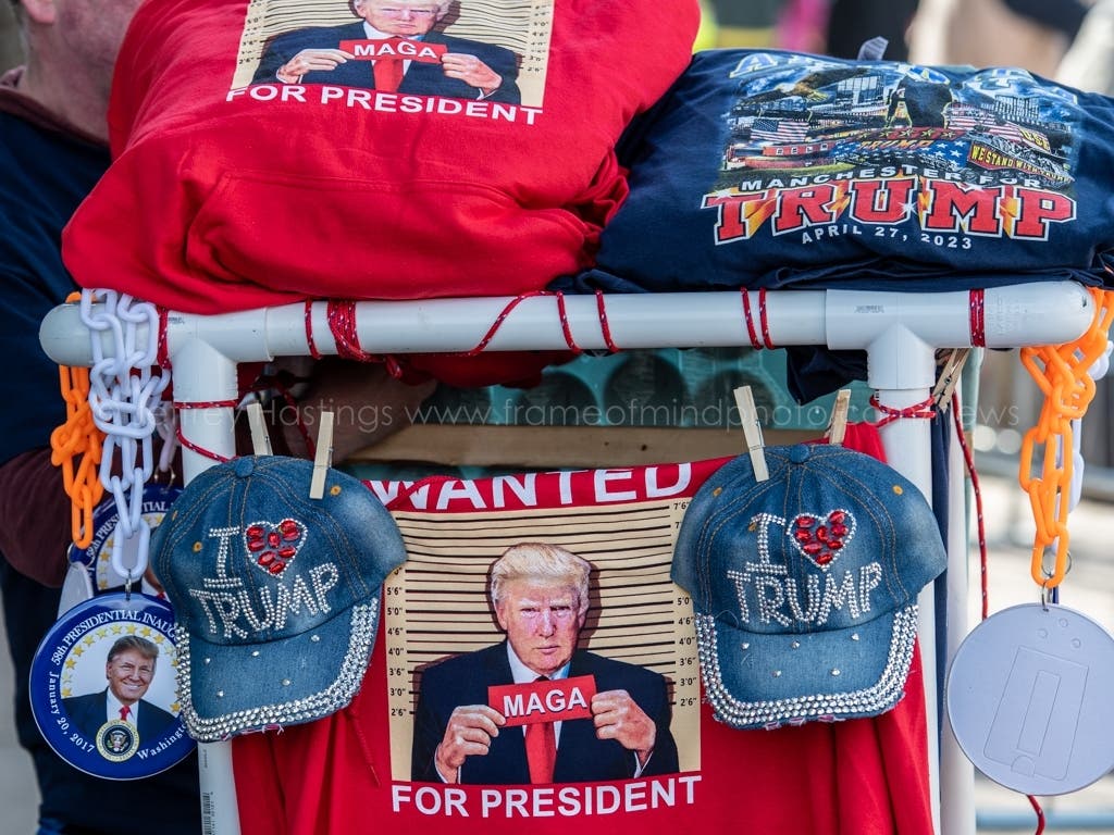 Former President Trump Attracts A Capacity Crowd At Manchester Rally ...