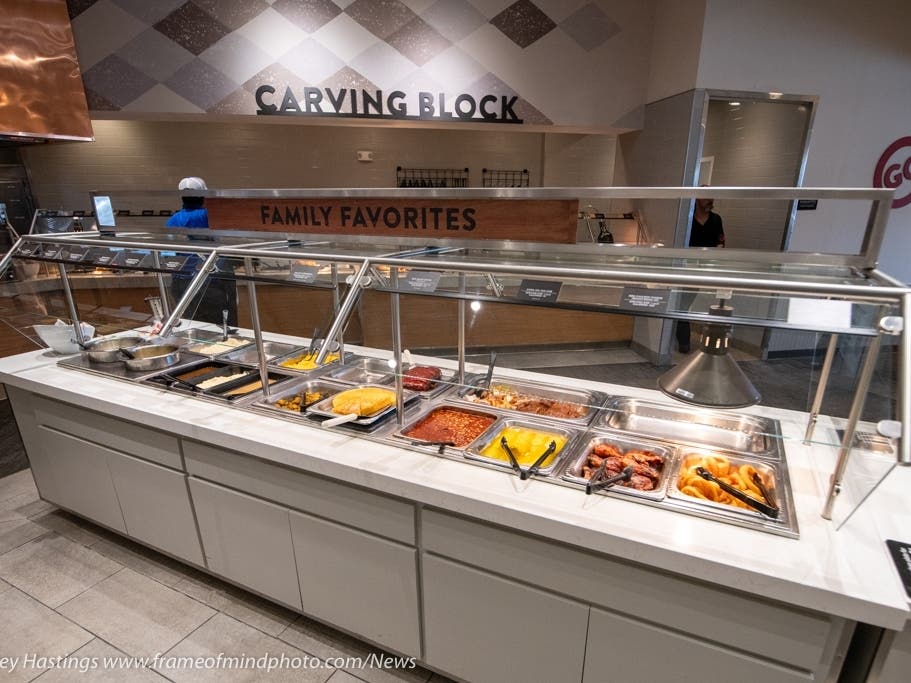 Golden Corral Opens In Manchester Giving Away 100 Buffets For A Year ...