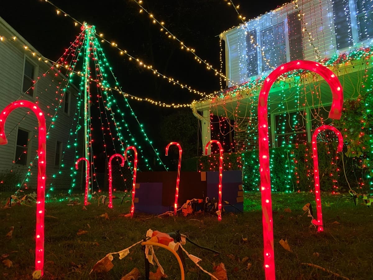 'Something So Magical': Buffalo Grove Resident Lights Up The Holidays ...