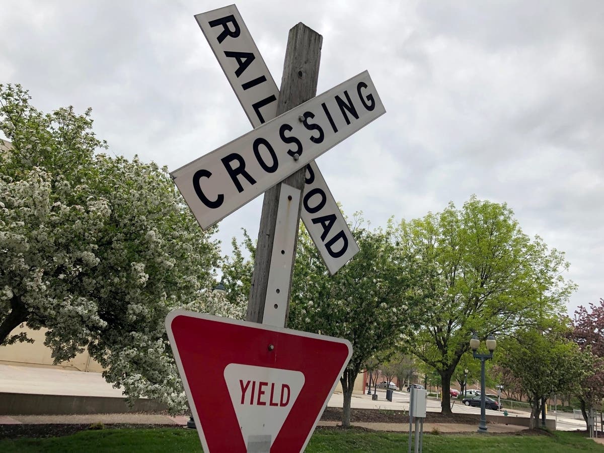 Stopped Train Block Railroad Crossings In Northbrook: Police ...