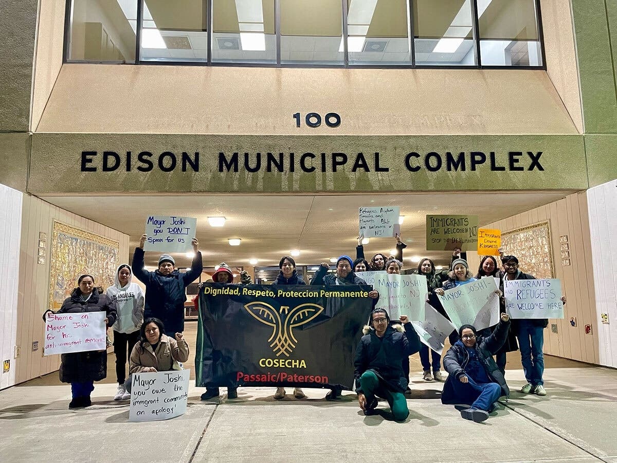 Activists Ask Edison Mayor To Apologize For Comments On Migrant Buses ...