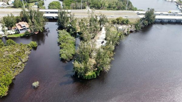 8 FL Dream Homes: Historic Fort Harrison Home, RV Resort On Peninsula ...