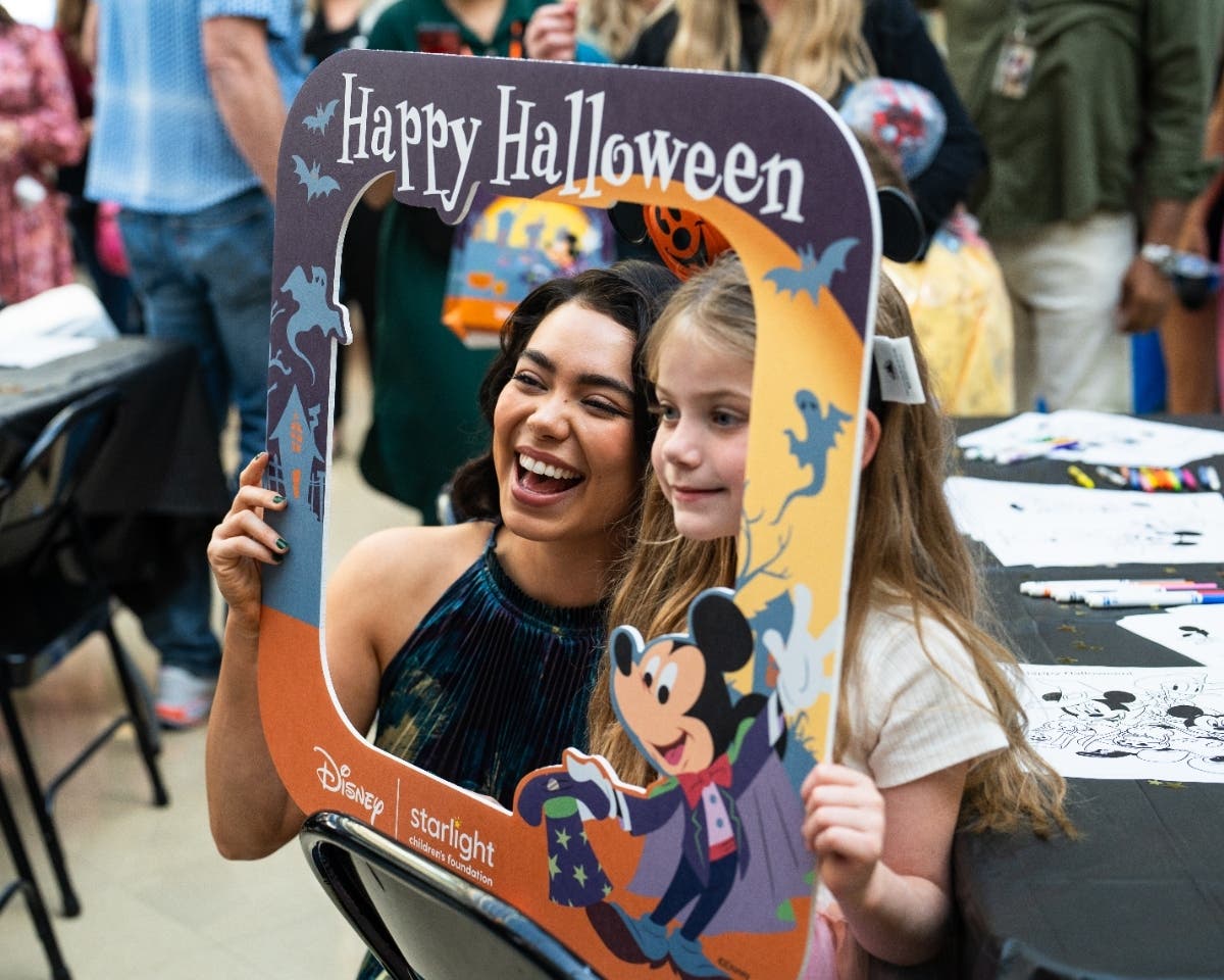 Disney's 'Moana' Visits Patients At Cohen Children's Medical Center ...
