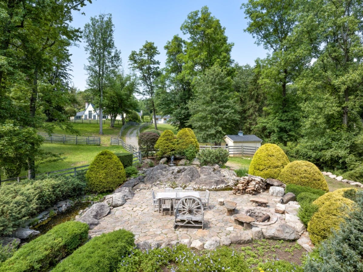 Greenwich's Iconic Quaker Lane Farm To Go Back To Auction | Greenwich ...