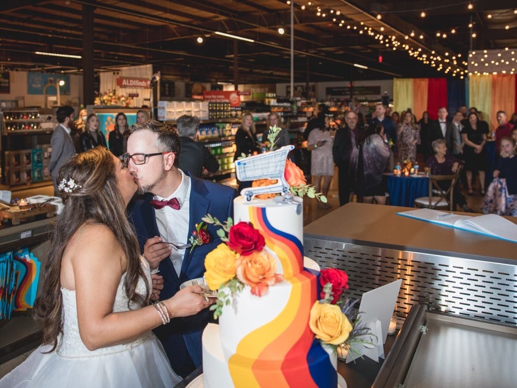 Couple Says 'I Do' After Walking Down Aldi Aisle In Batavia: Photos ...