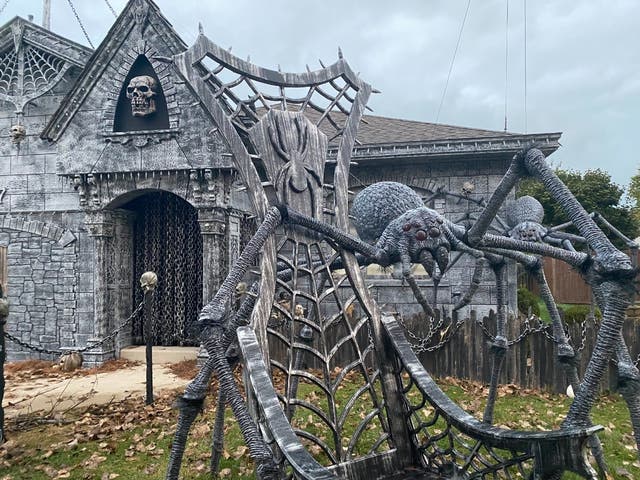 Haunted Manor Of Evil In New Lenox A Labor Of Love For Creator | New ...