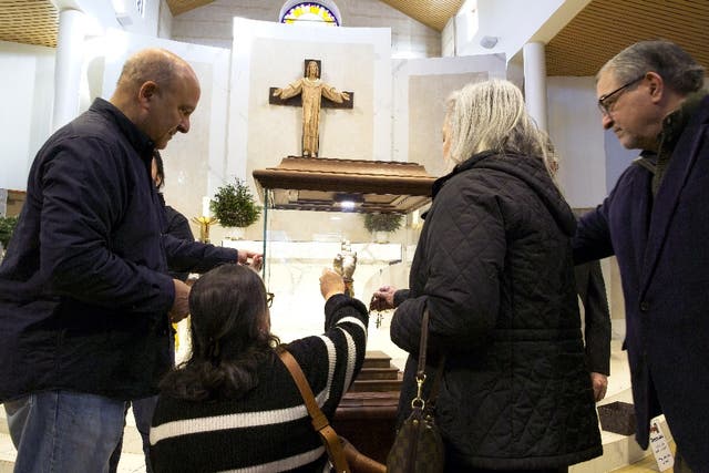 Holy Relic In Westfield: Thousands Line Up To See Arm Bone Of St. Jude ...