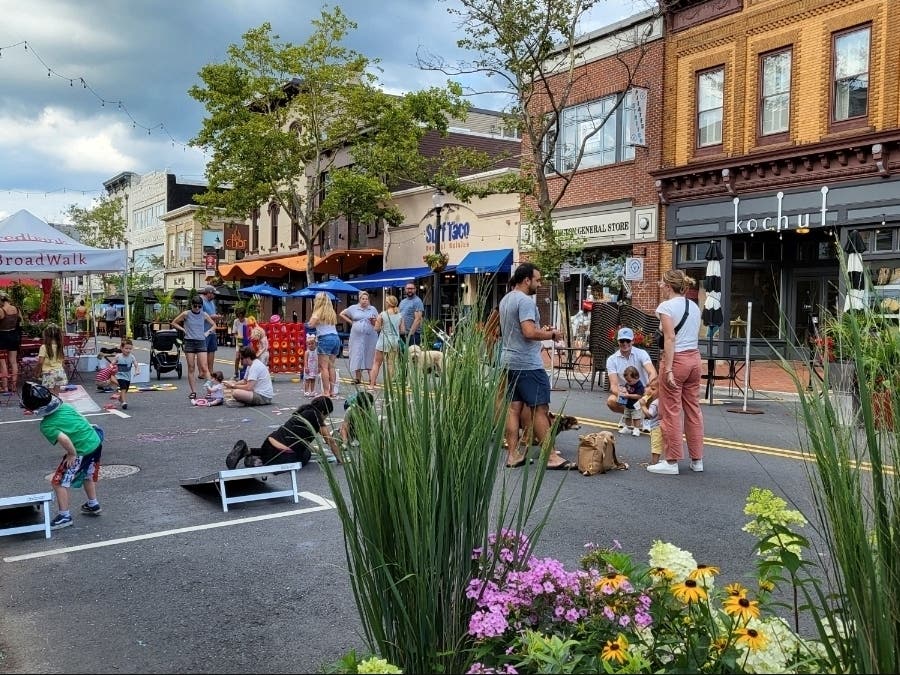 As BroadWalk Exits Fall Events Come On The Scene In Red Bank Red As BroadWalk Exits Fall Events Come On The Scene In Red Bank Red