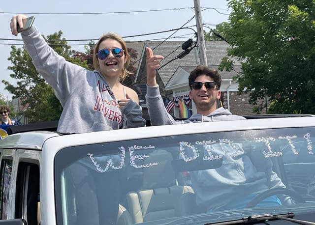 Rock North Seniors Parade Through Newtown To Celebrate Graduation ...