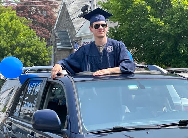 Rock North Seniors Parade Through Newtown To Celebrate Graduation ...