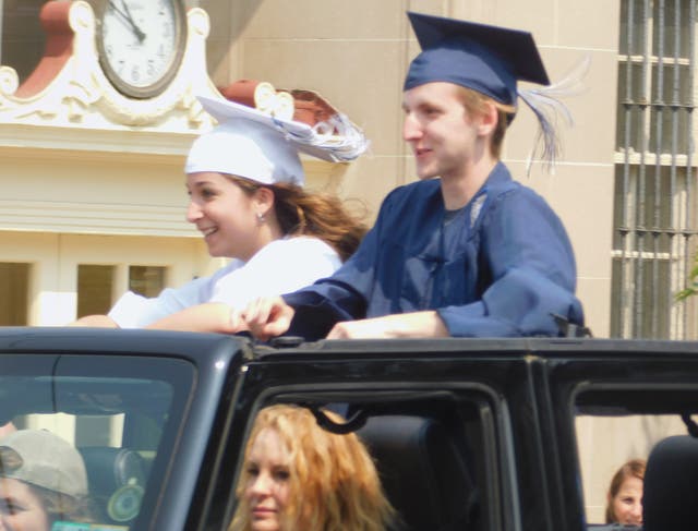 Rock North Seniors Parade Through Newtown To Celebrate Graduation ...